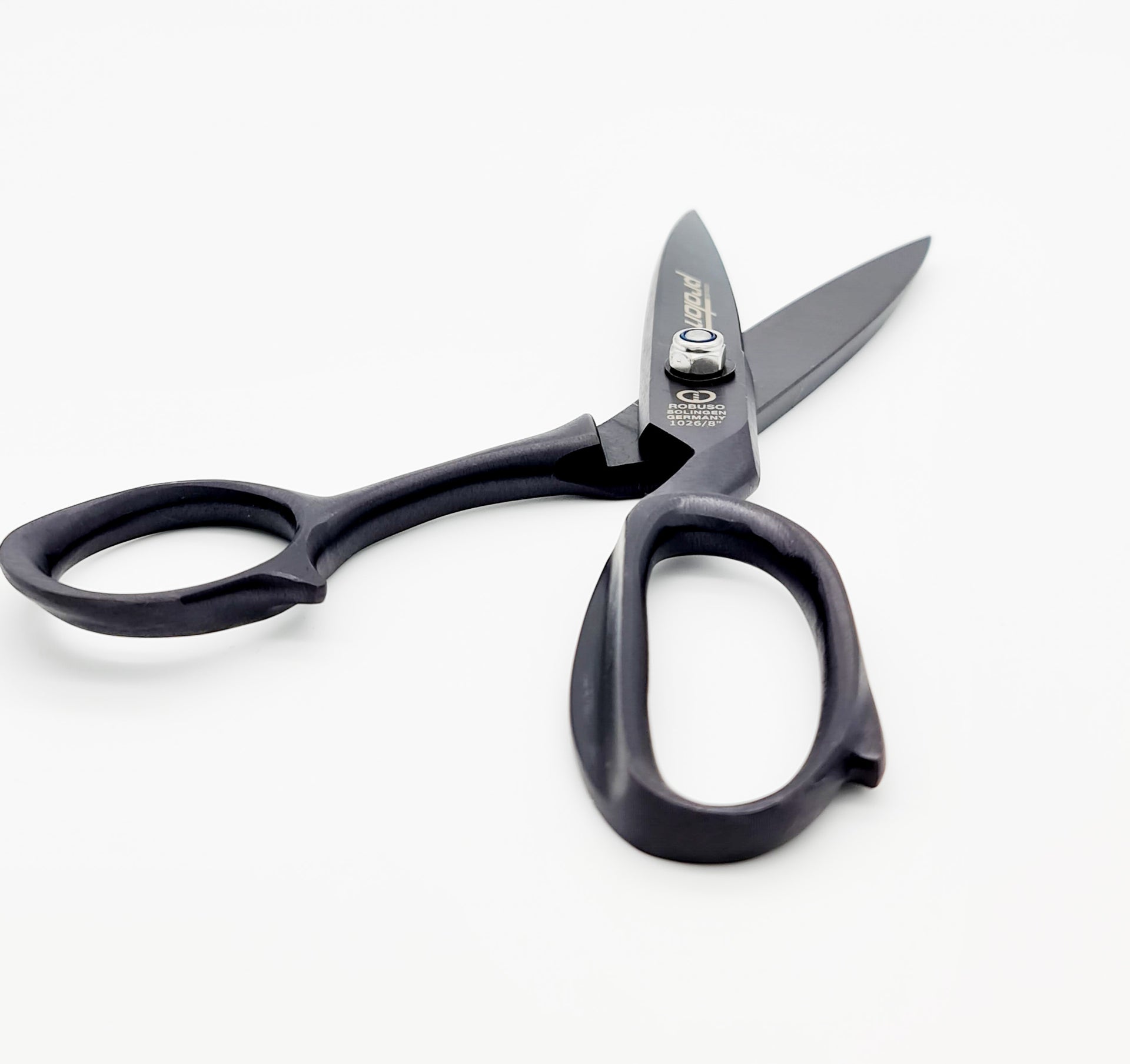 find at ROBUSO our huge range of shears, machines and tools